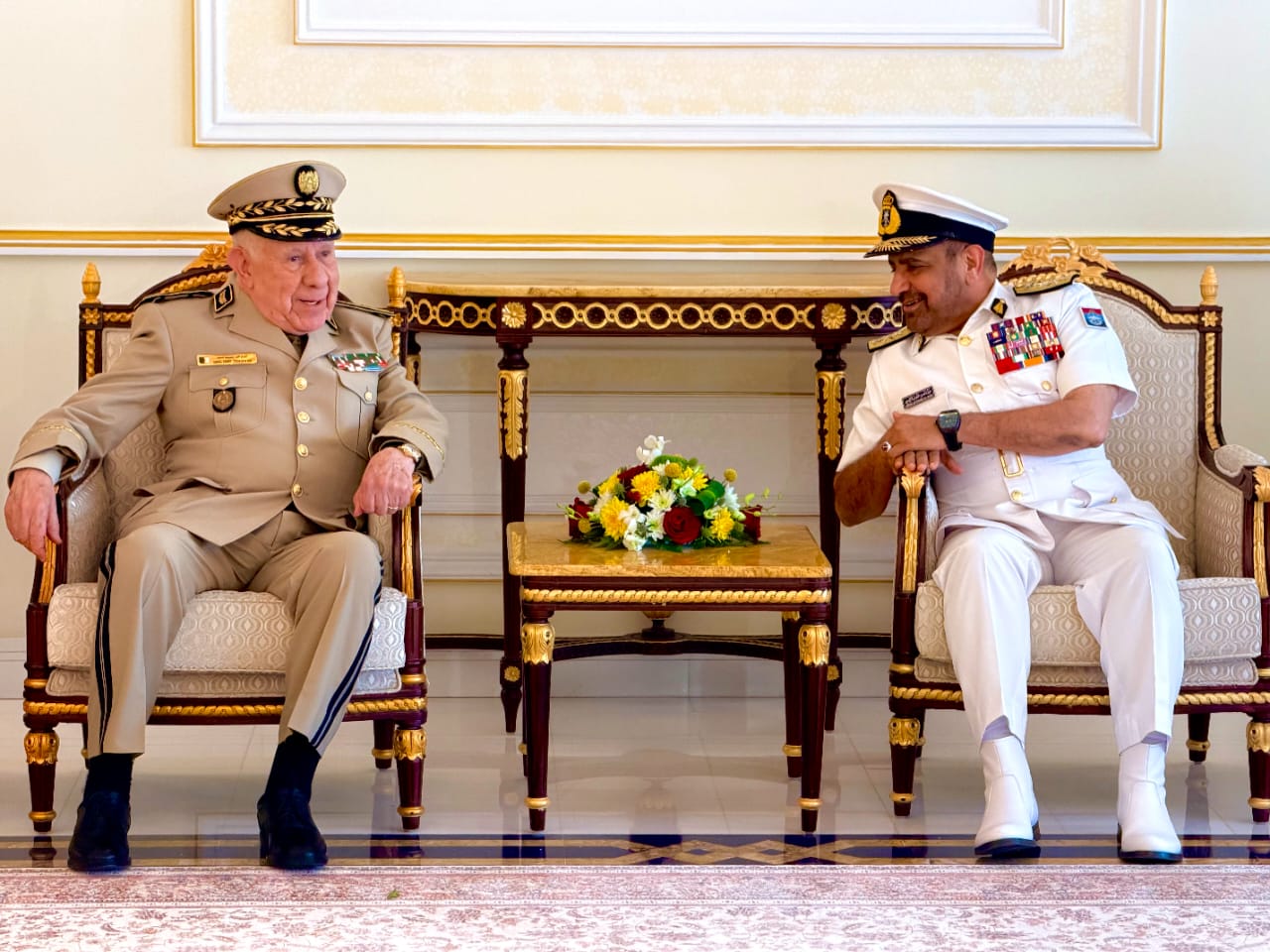 Arrivée du Général d'Armée Saïd Chanegriha à Mascate au Sultanat d'Oman ...